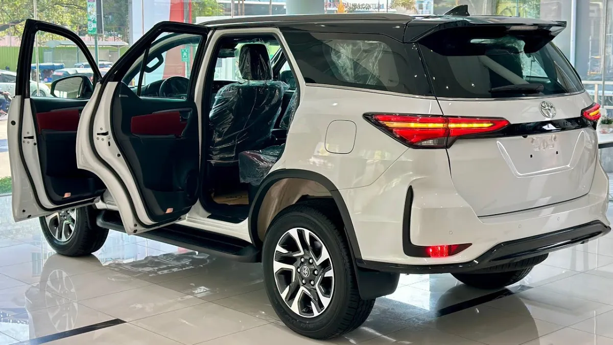 Toyota Fortuner: Powerful SUV with Rugged 4x4 Capability & Premium ...