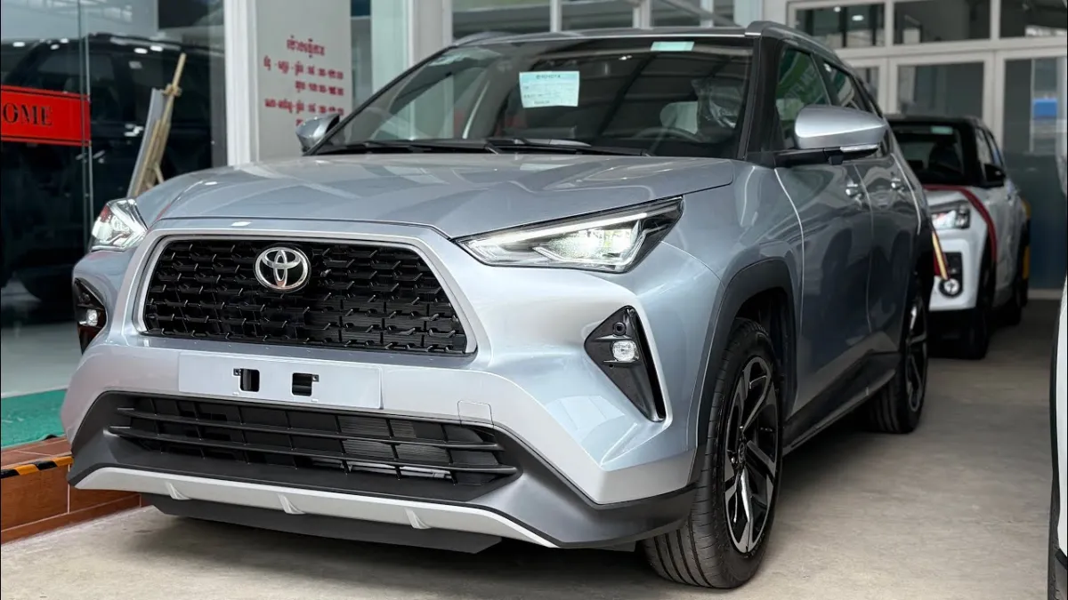 Toyota Yaris Cross S: Compact Hybrid SUV with Premium Features & Urban ...